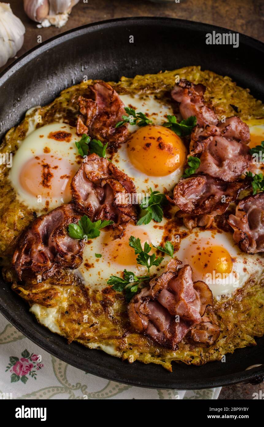 American Hash Browns potato with fried egg, bacon and herbs, real ...