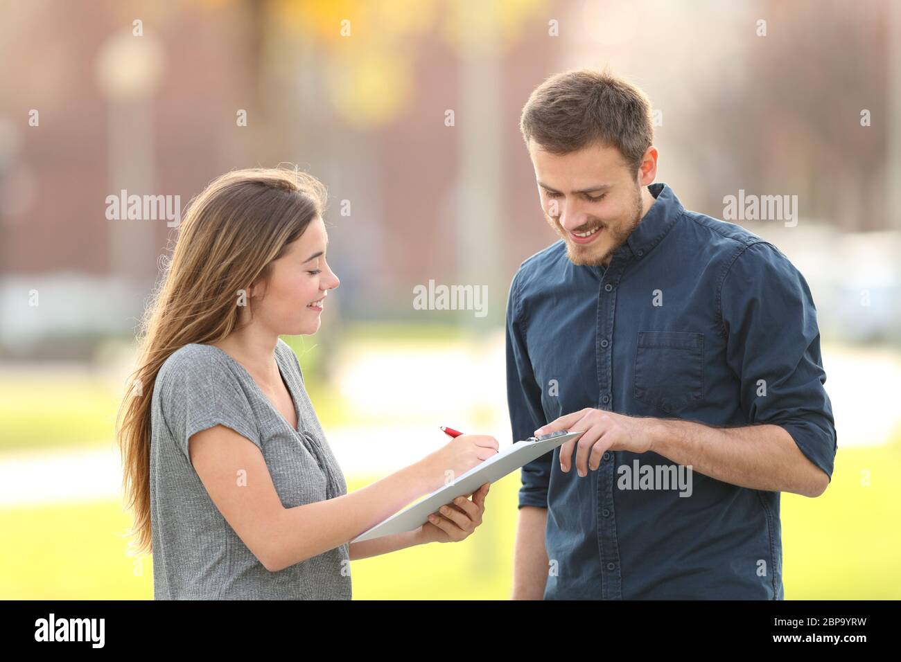 Questionnaire street hi-res stock photography and images - Alamy