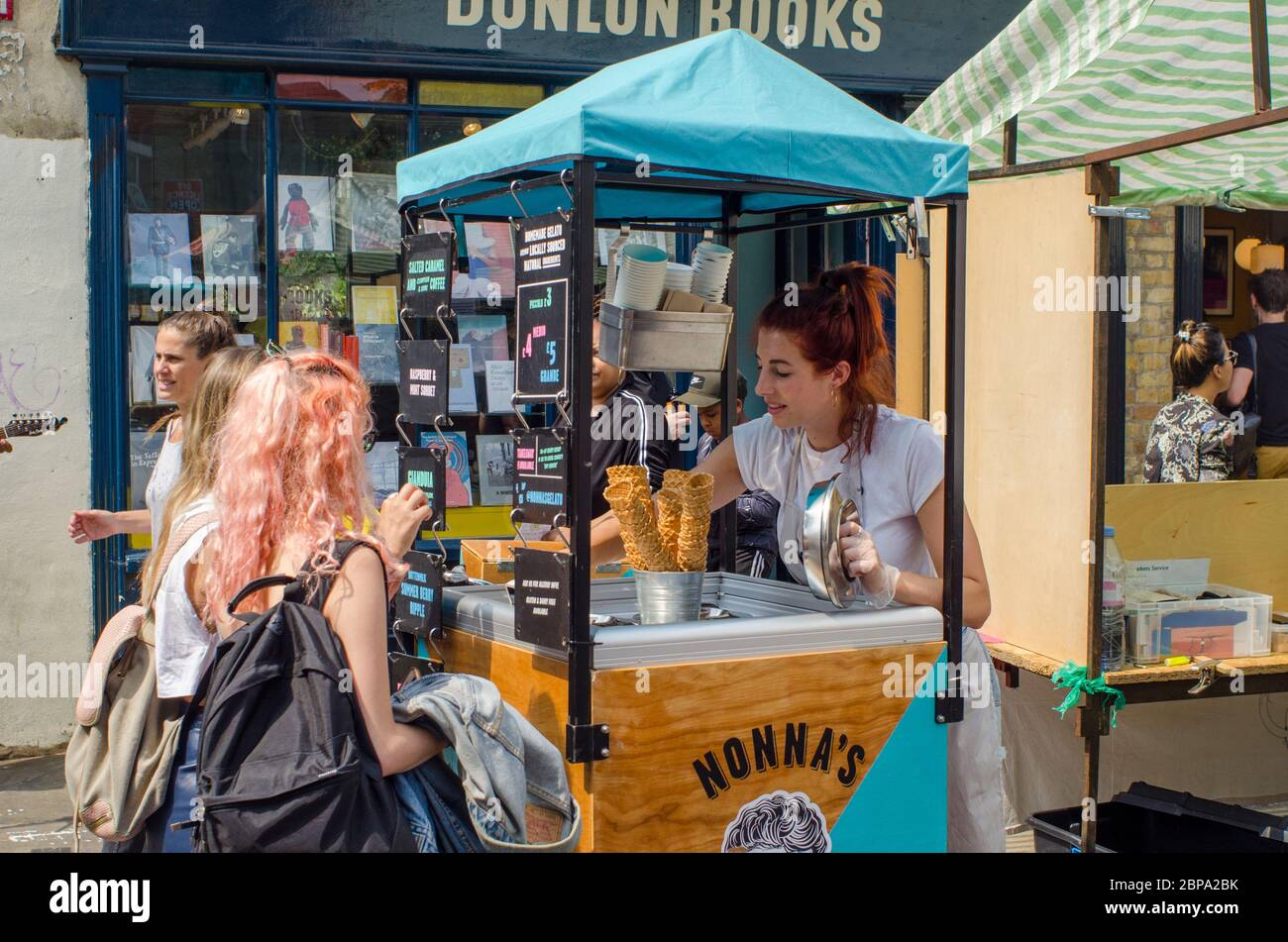 Hackney street london hi-res stock photography and images - Alamy