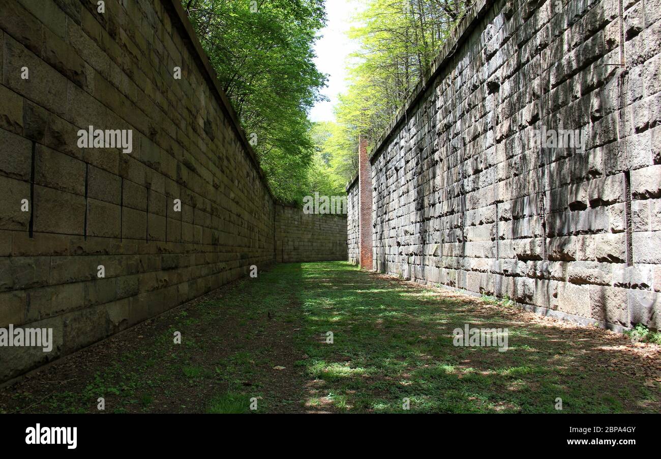 Counterscarp hi-res stock photography and images - Alamy