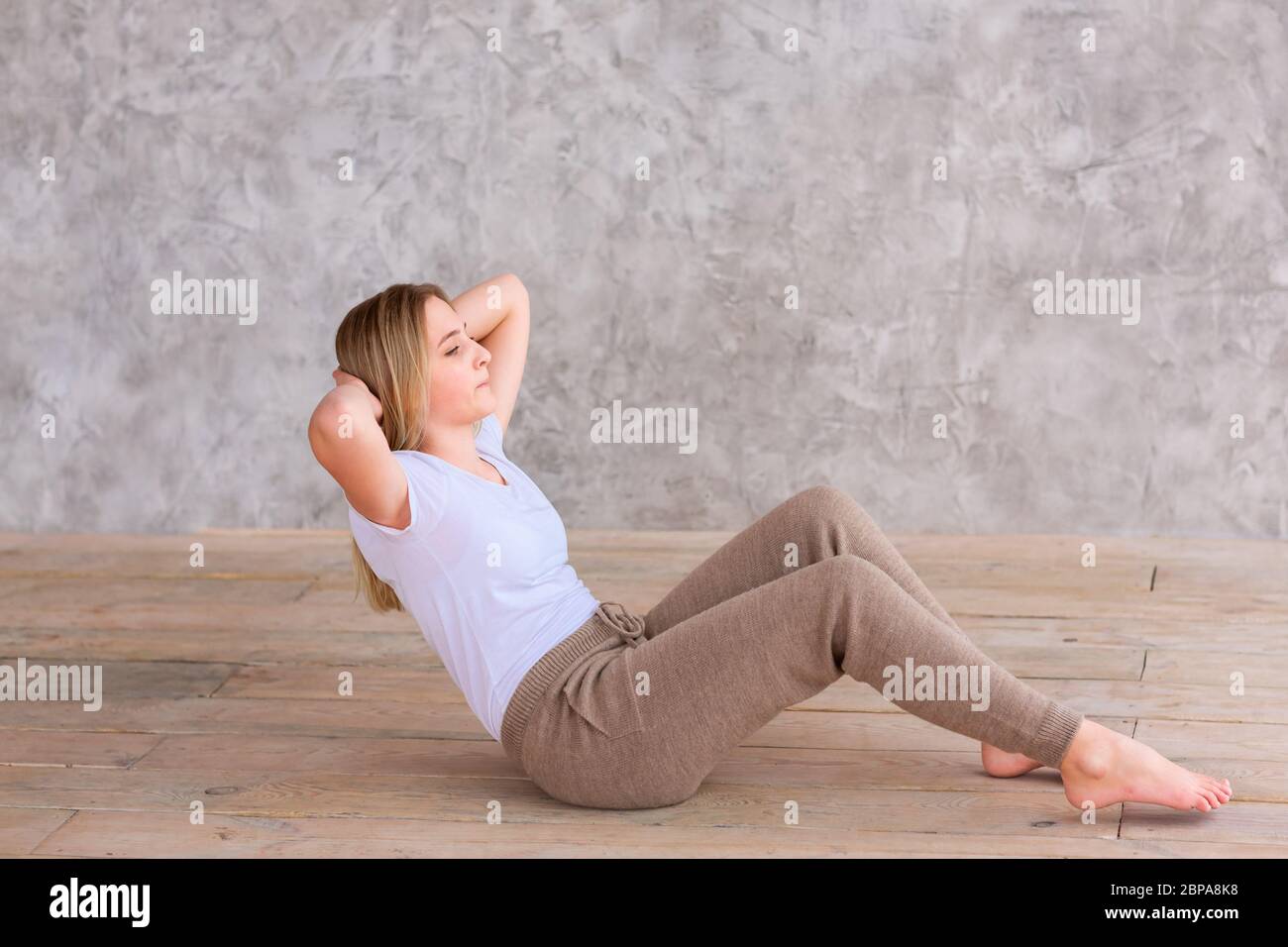Tennage girl doing fitness gymnastics at home. Gymnastics video ...