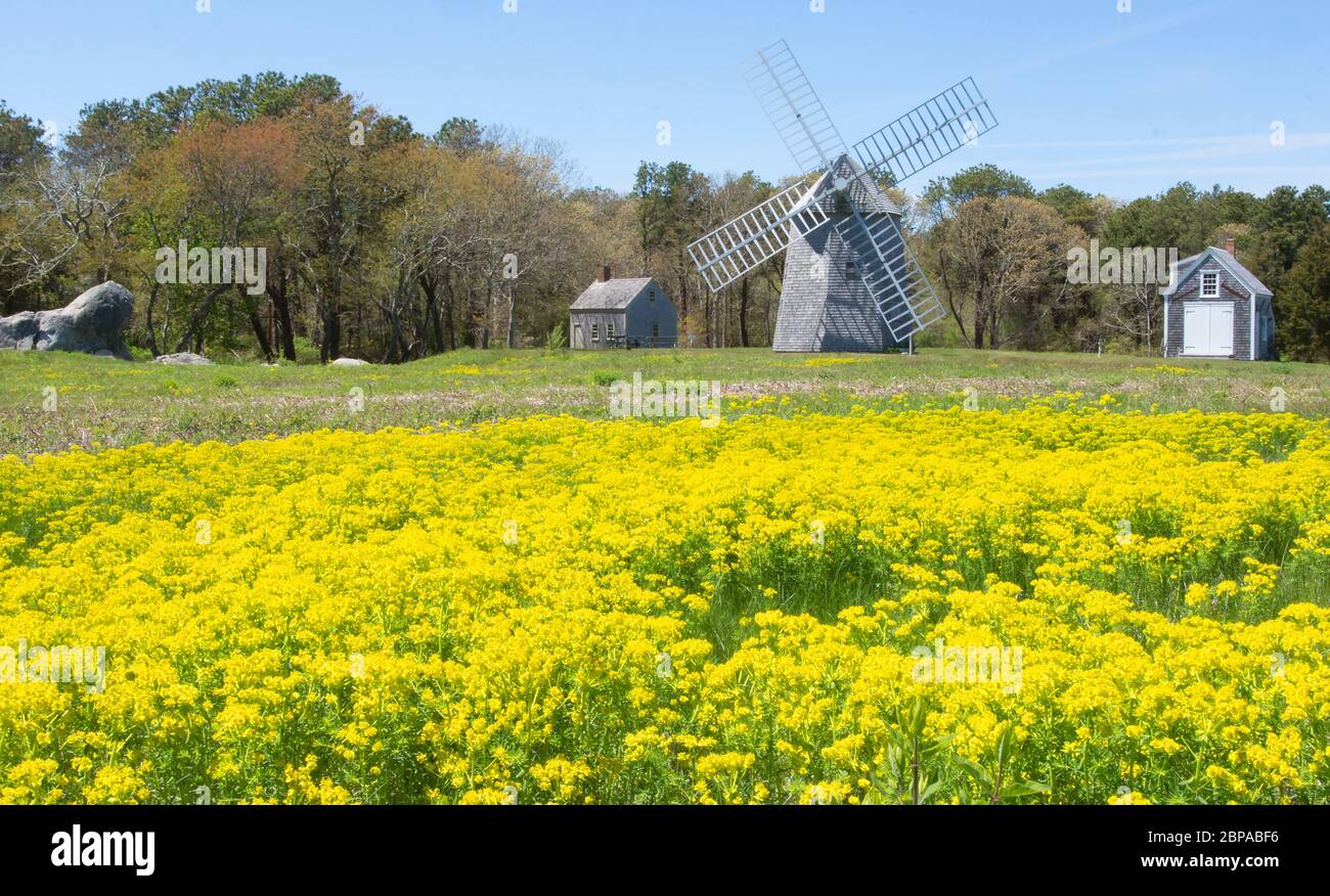 American farm windmill hi-res stock photography and images - Alamy