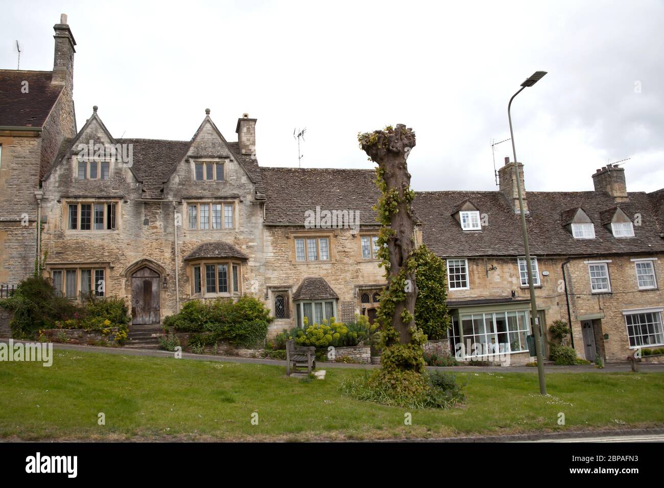 Historic cotswold buildings hi-res stock photography and images - Alamy