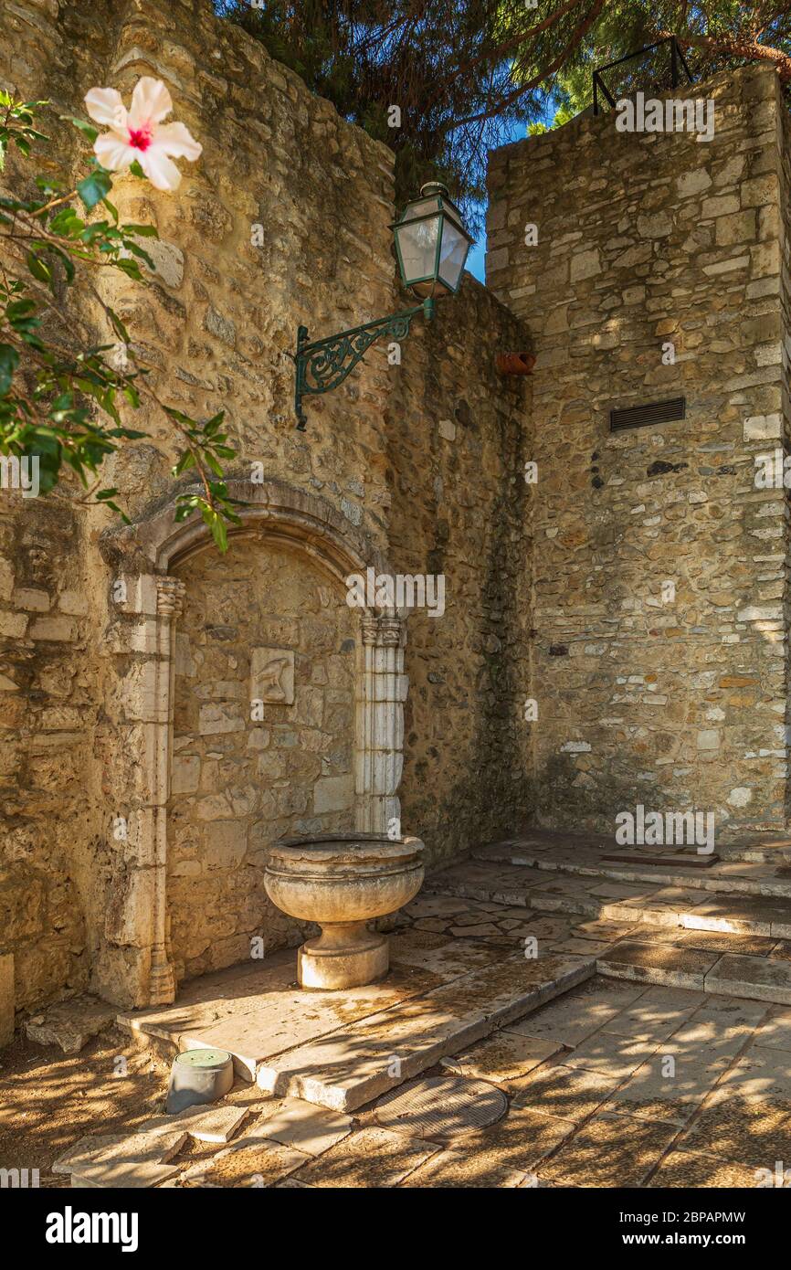 George castle lisbon hi-res stock photography and images - Alamy