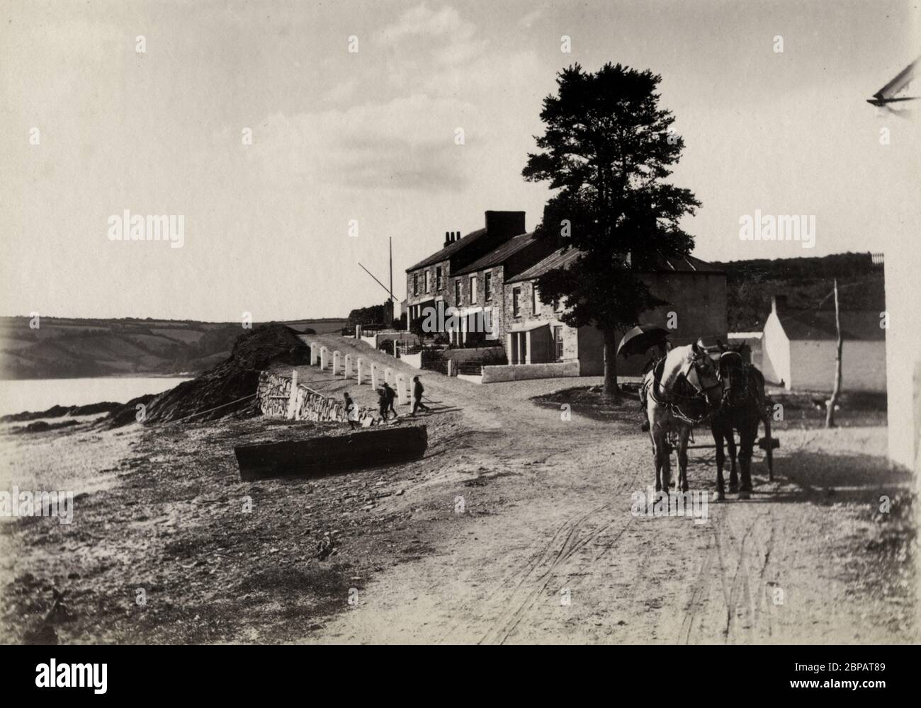 View of the shore at Helford Passage, west Cornwall Stock Photo - Alamy