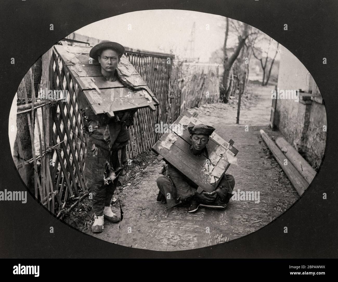 Cangue hi-res stock photography and images - Alamy