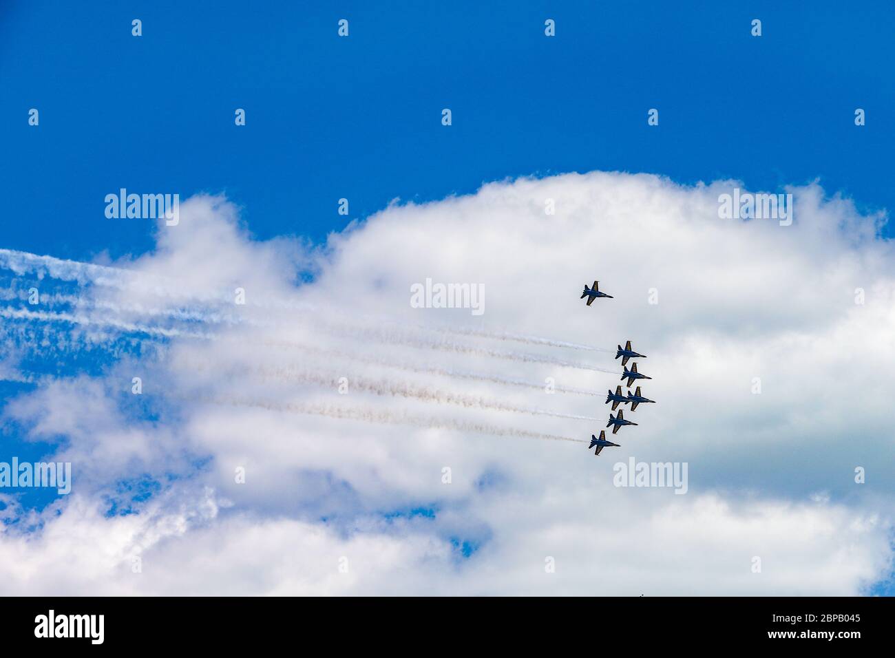 U.S. Navy Blue Angels fly over Chicago to honor healthcare staff ...