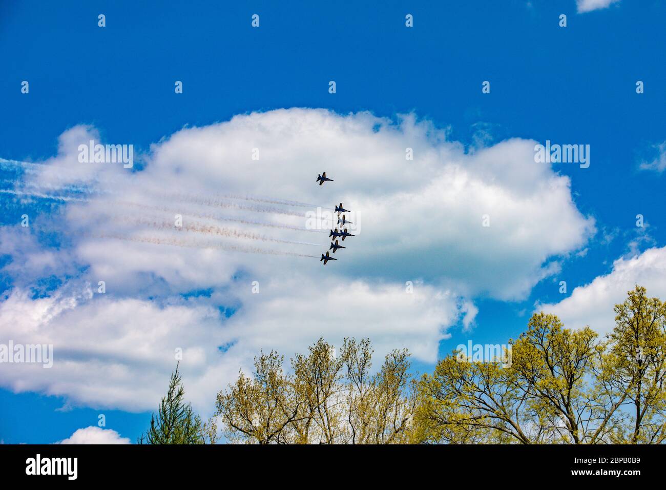 U.S. Navy Blue Angels fly over Chicago to honor healthcare staff ...