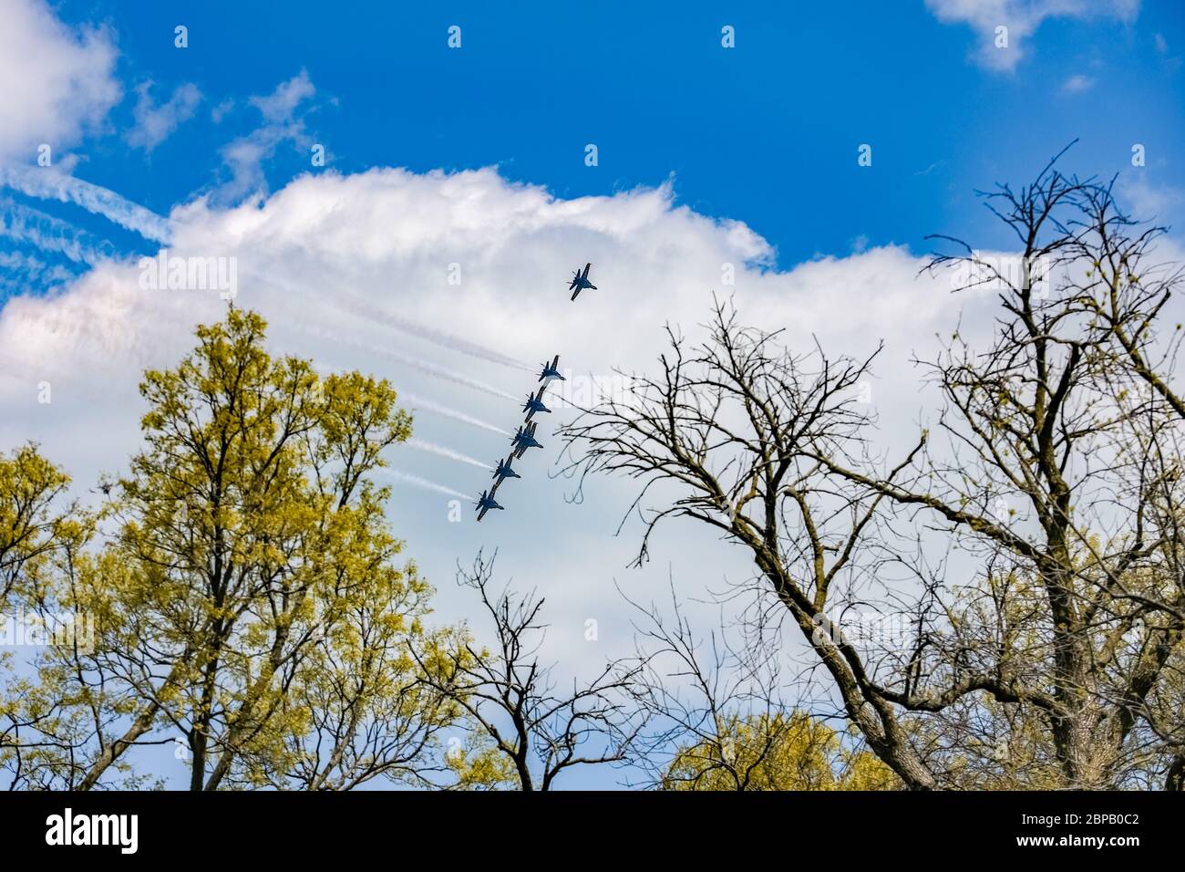 U.S. Navy Blue Angels fly over Chicago to honor healthcare staff ...