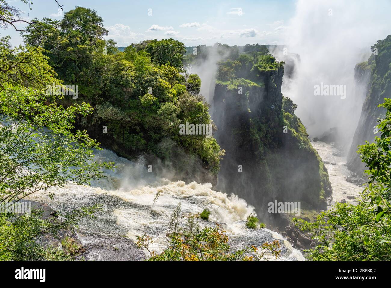Victoria falls zimbabwe rainforest hi-res stock photography and images ...