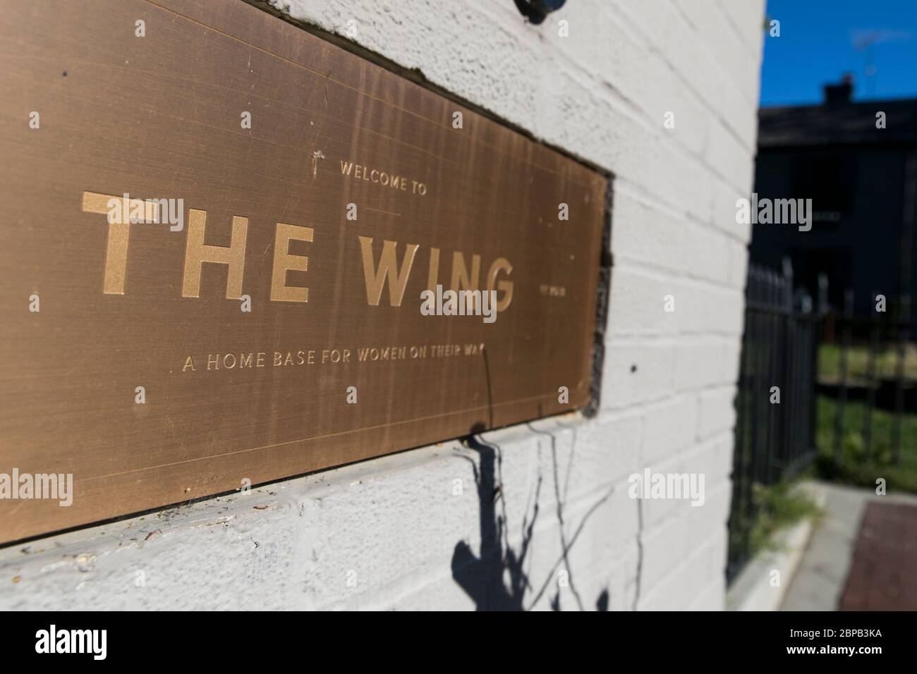 Wing logo hi-res stock photography and images - Alamy