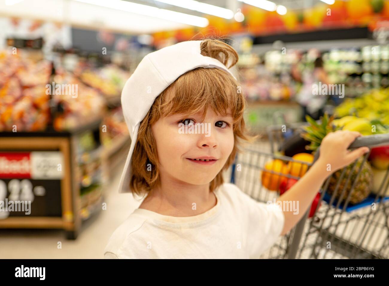Kid in supermarket shop. Toddler boy with shopping bag in store Stock ...