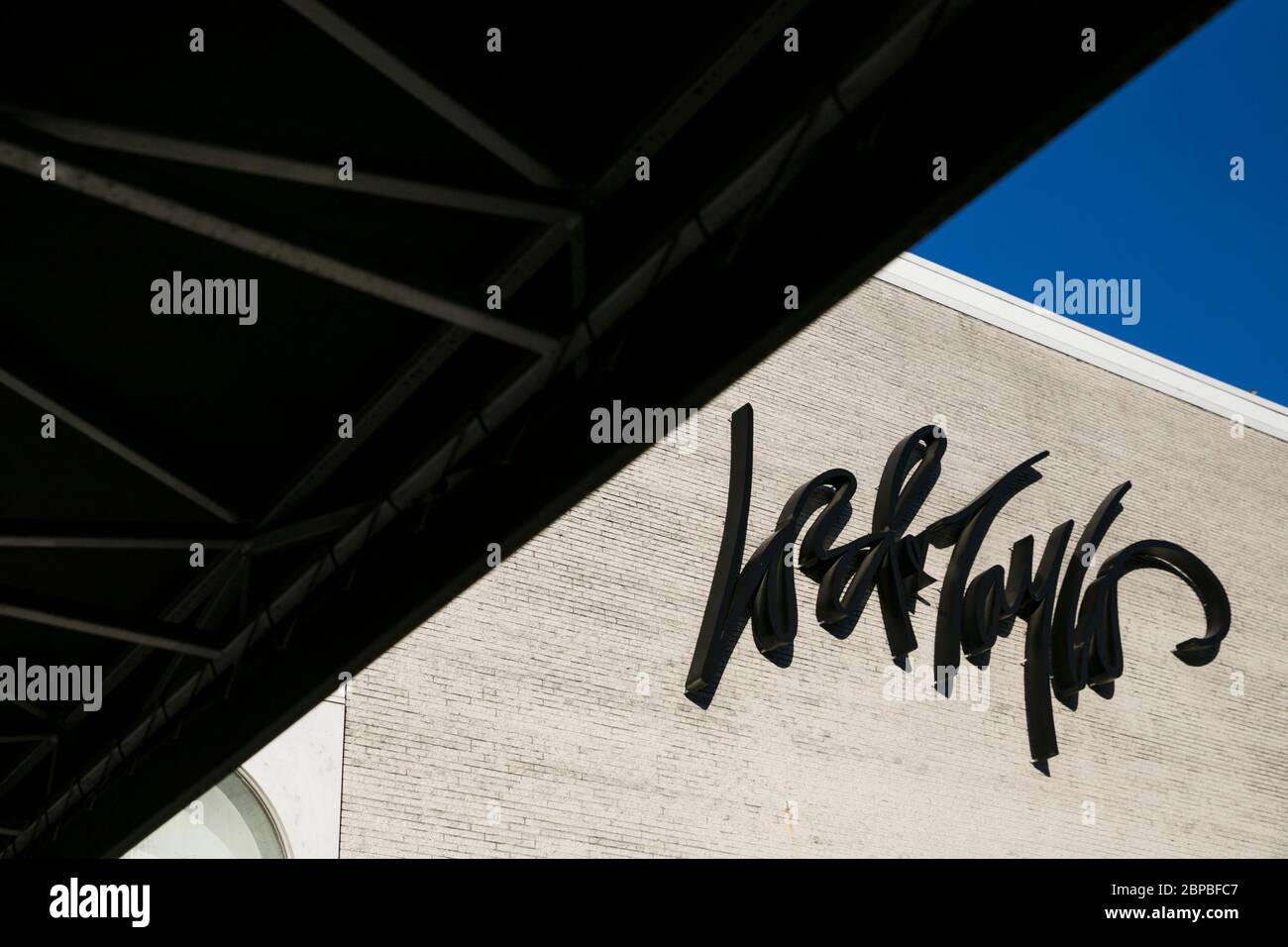 Lord and taylor logo hi-res stock photography and images - Alamy