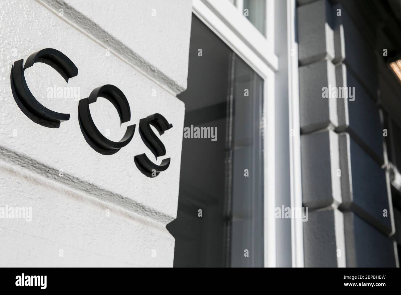 Cos logo hi-res stock photography and images - Alamy