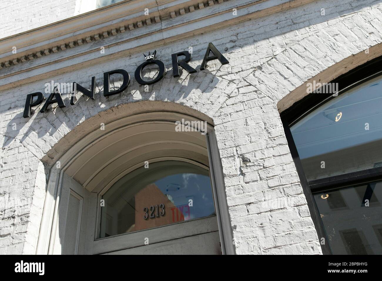 Pandora store hi-res stock photography and images - Alamy