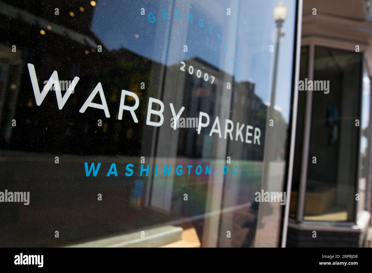 Warby parker logo hi-res stock photography and images - Alamy