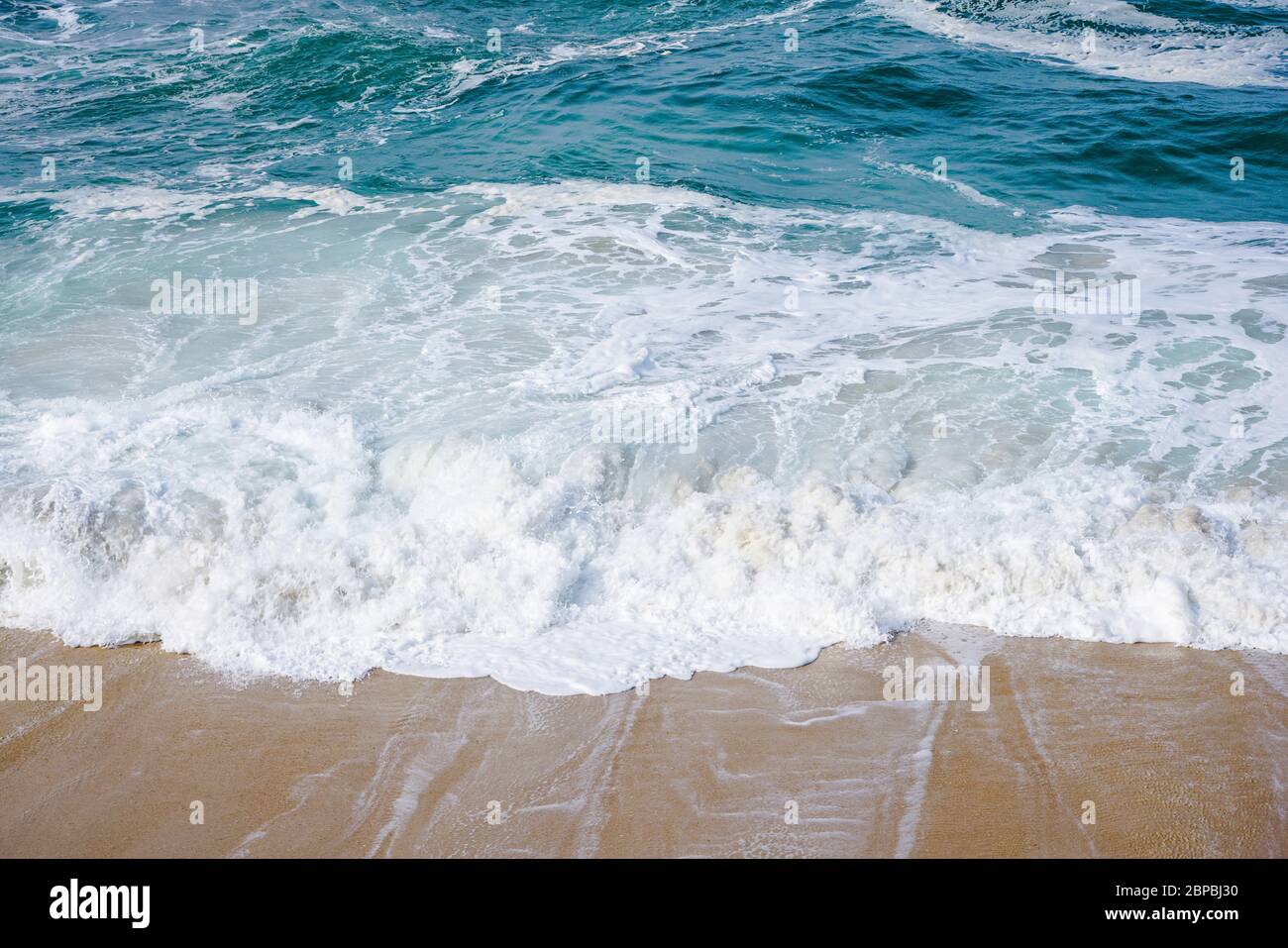 Small Breaking Waves High Resolution Stock Photography and Images - Alamy