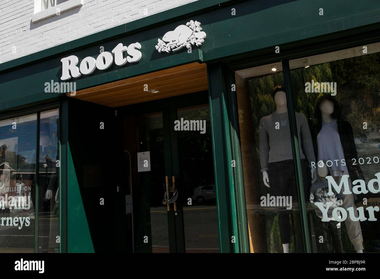 Roots logo hi-res stock photography and images - Alamy