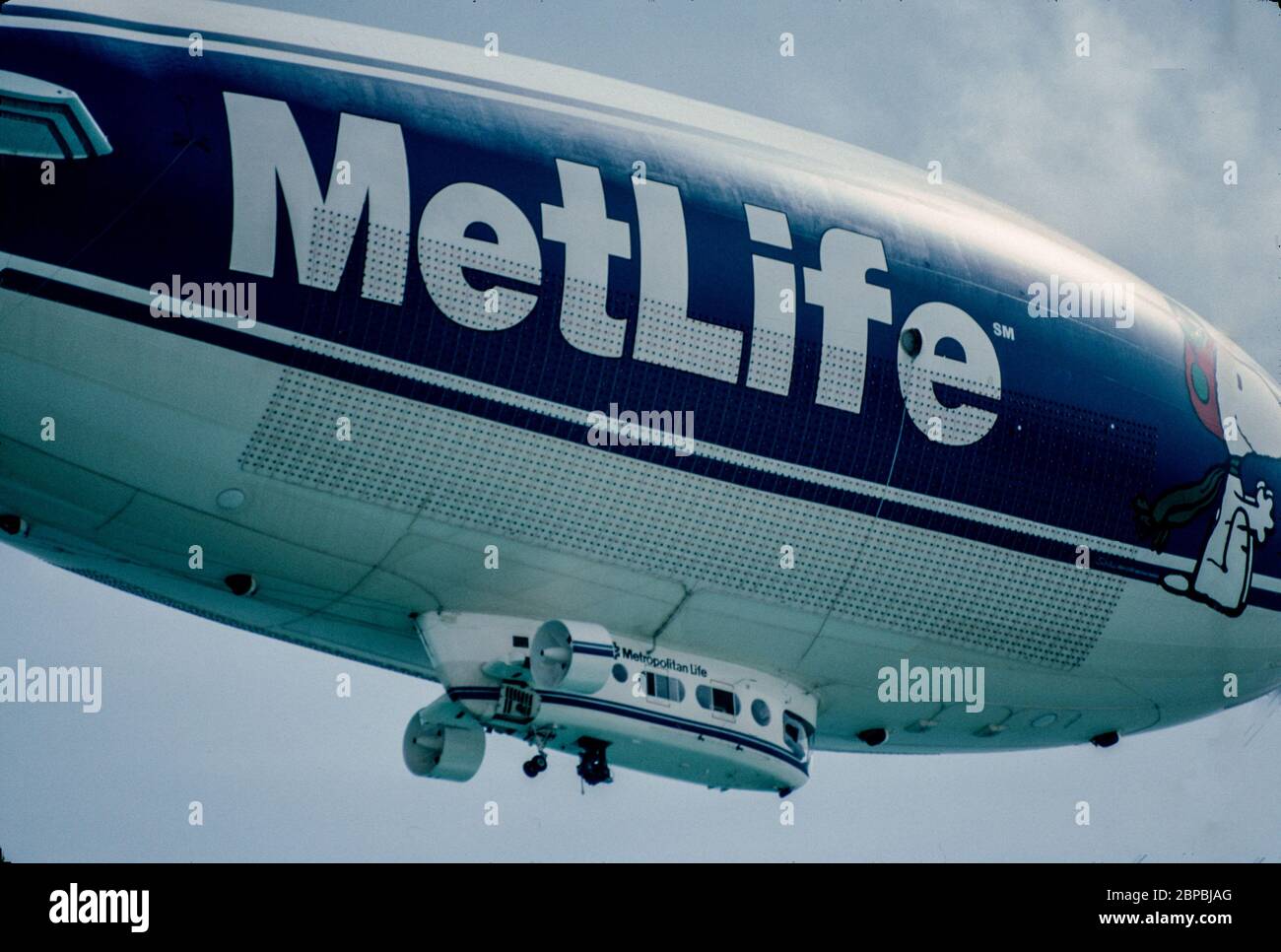 Metlife blimp hi-res stock photography and images - Alamy