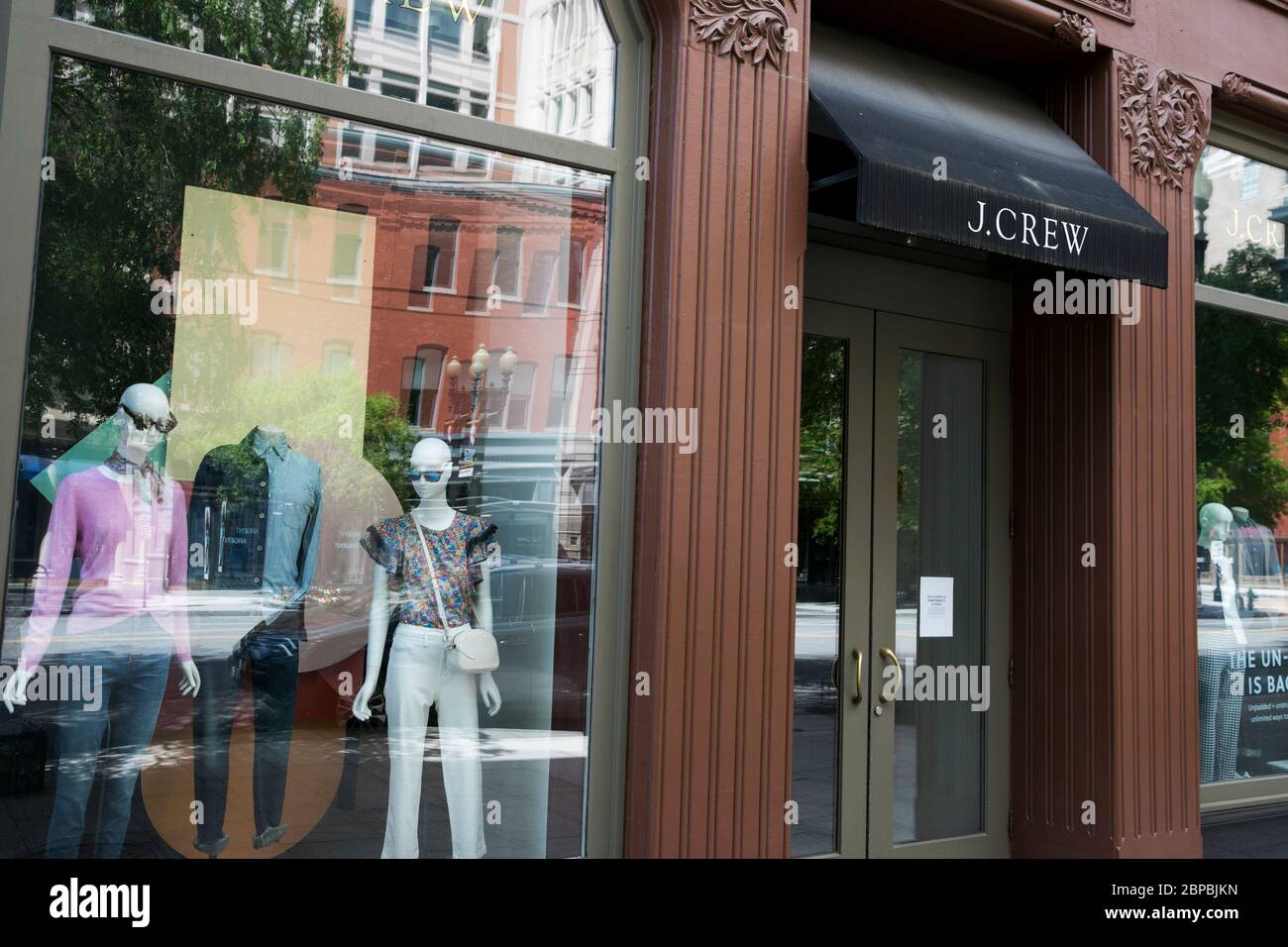 J crew logo hi-res stock photography and images - Alamy