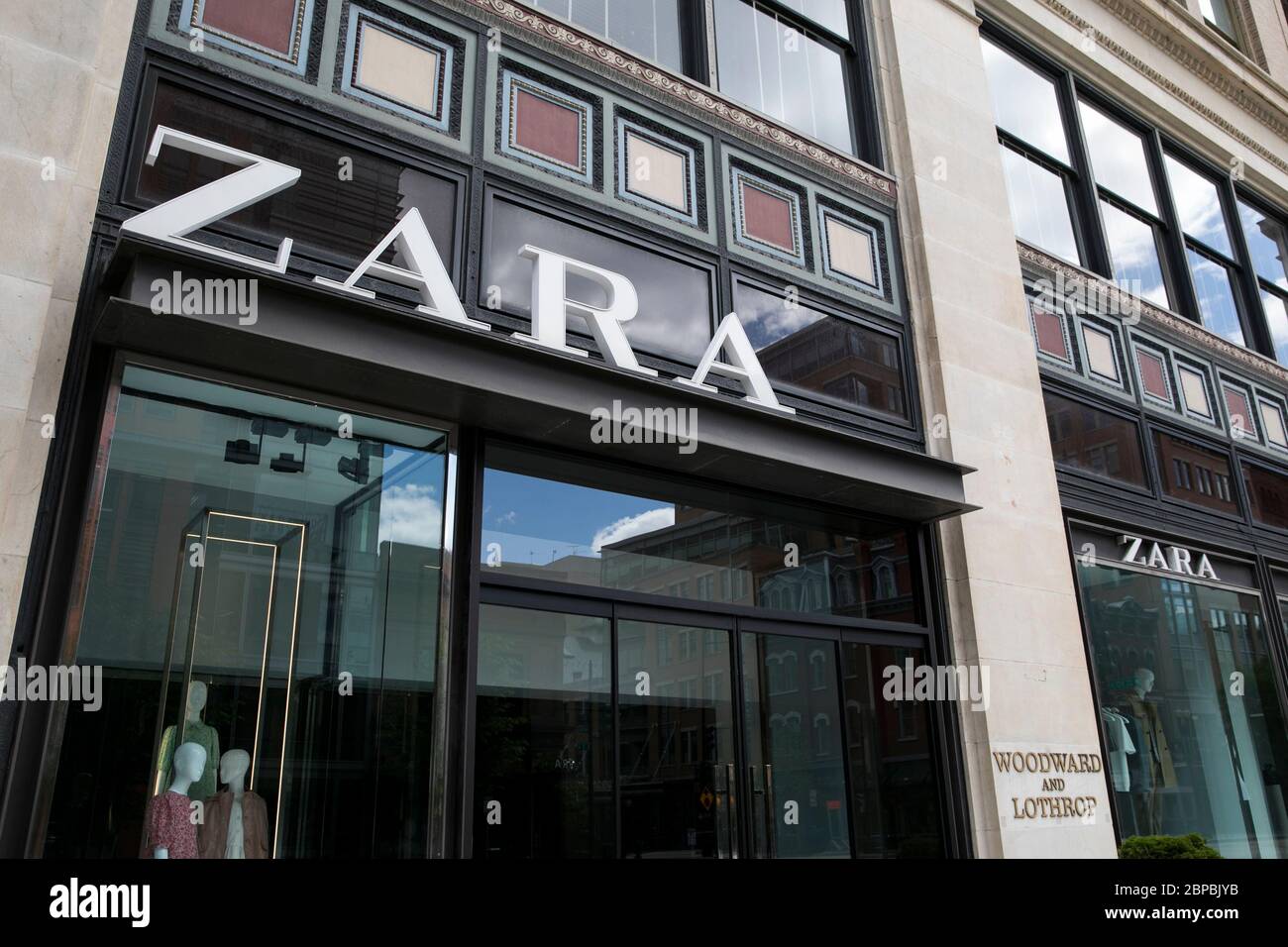 Zara retail store hi-res stock photography and images - Alamy