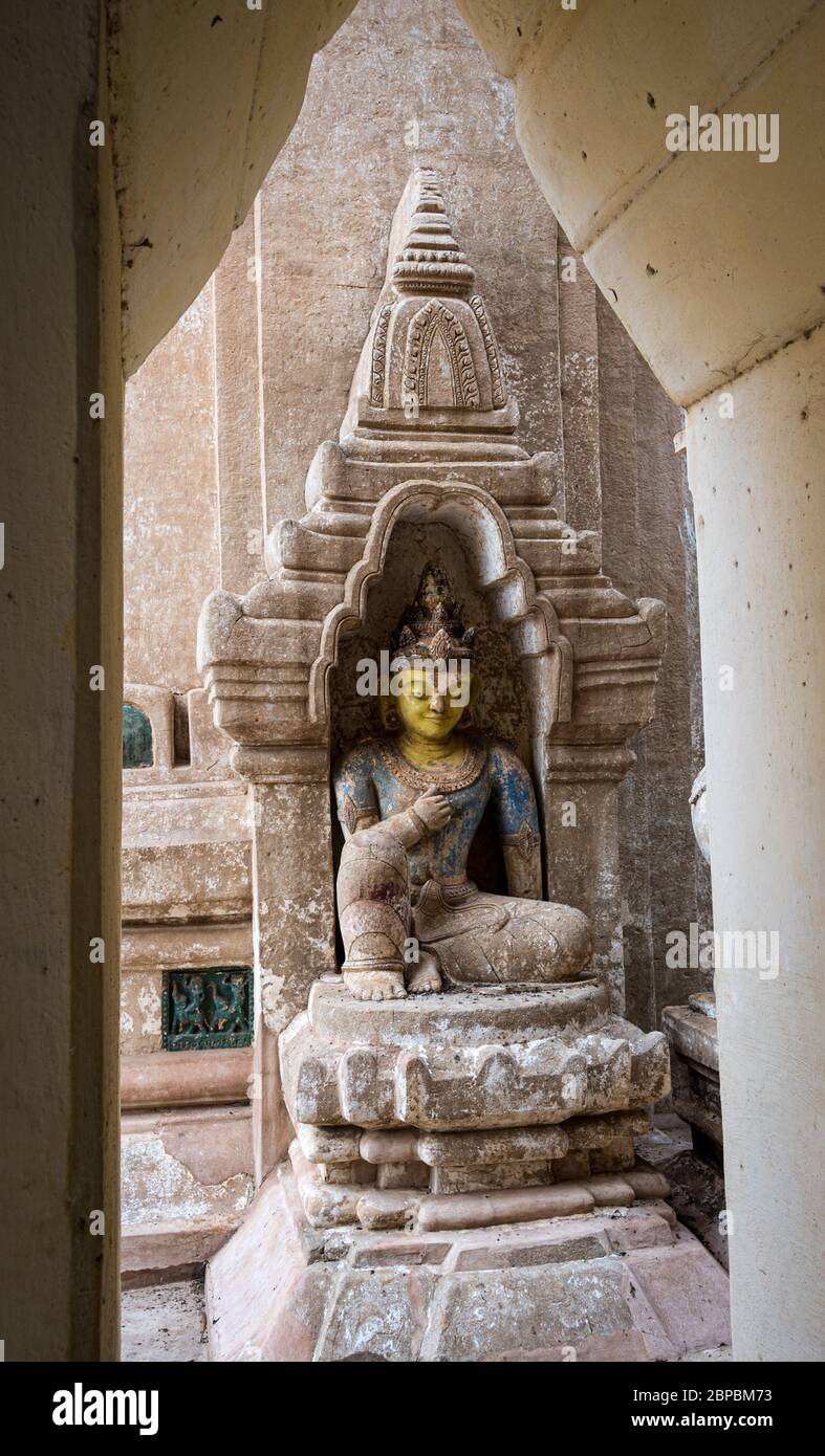 Statue at the Ananda Phaya Temple, Bagain, Myanmar Stock Photo - Alamy