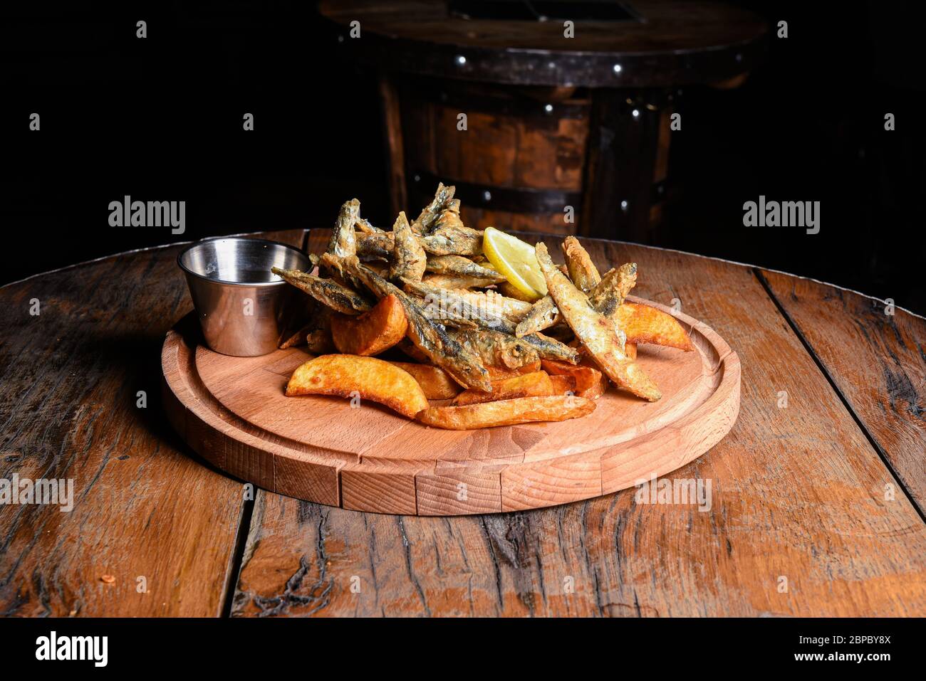 Deep fried fish and crispy potatoes Stock Photo - Alamy