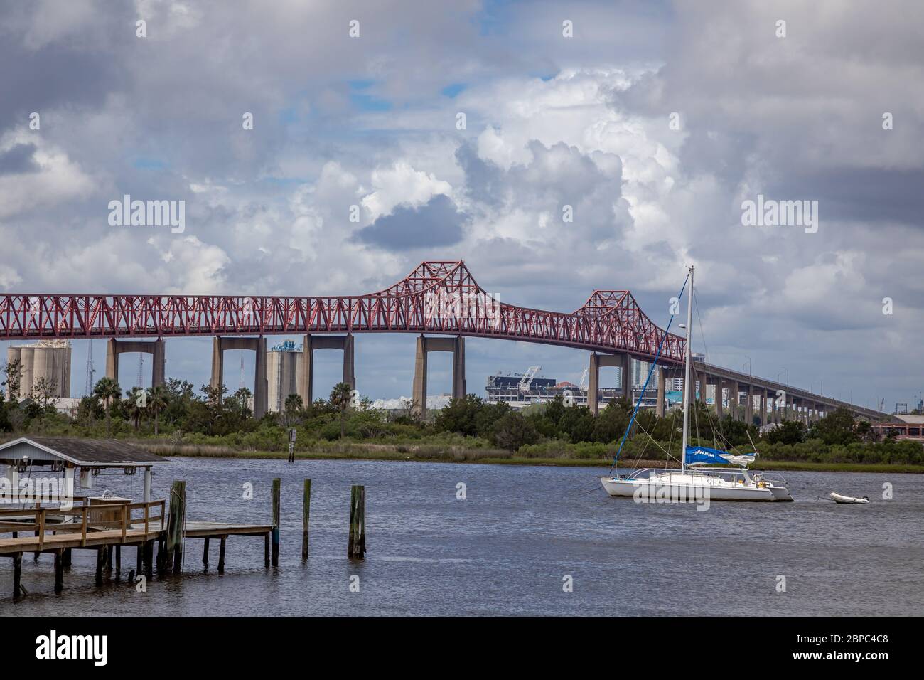 Girder bridge supports hi-res stock photography and images - Alamy