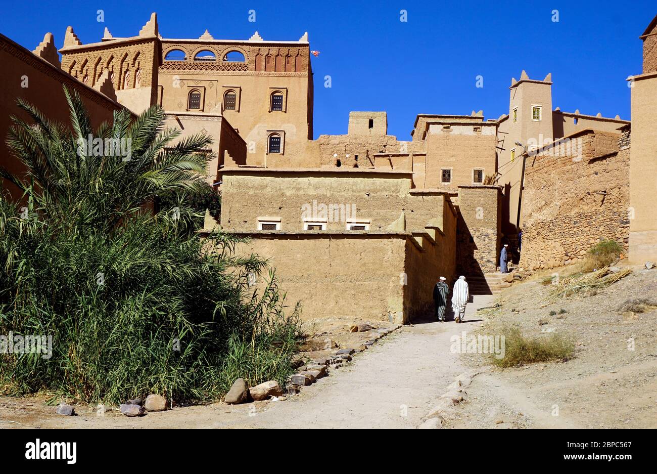Ksar draa valley dry desert palm hi-res stock photography and images ...