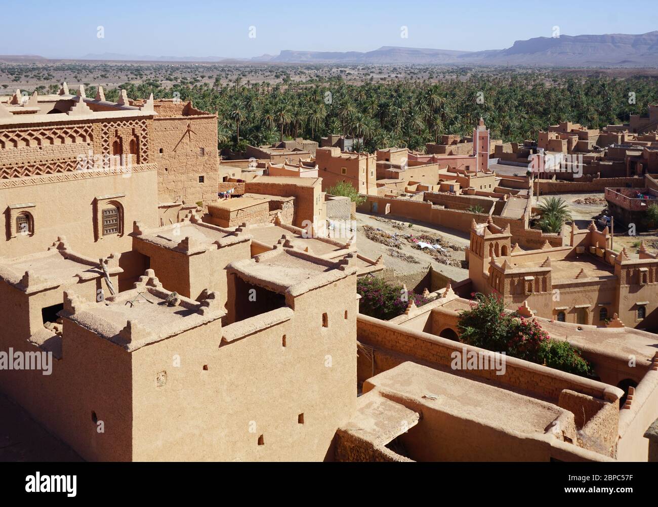 Ksar draa valley dry desert palm hi-res stock photography and images ...
