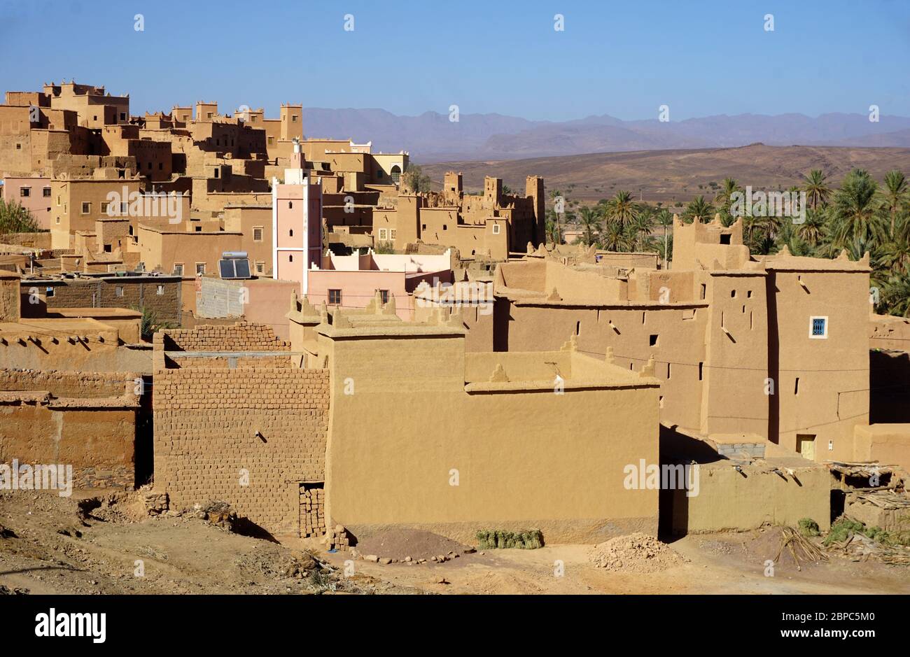 Ksar draa valley dry desert palm hi-res stock photography and images ...
