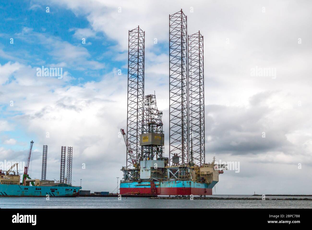 Grenaa, Denmark - 10 maj 2020: Maersk innovator drilling platform that ...