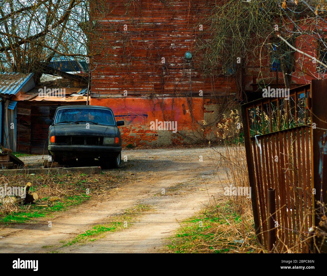 Abandoned vintage car at countryside yard background Stock Photo - Alamy