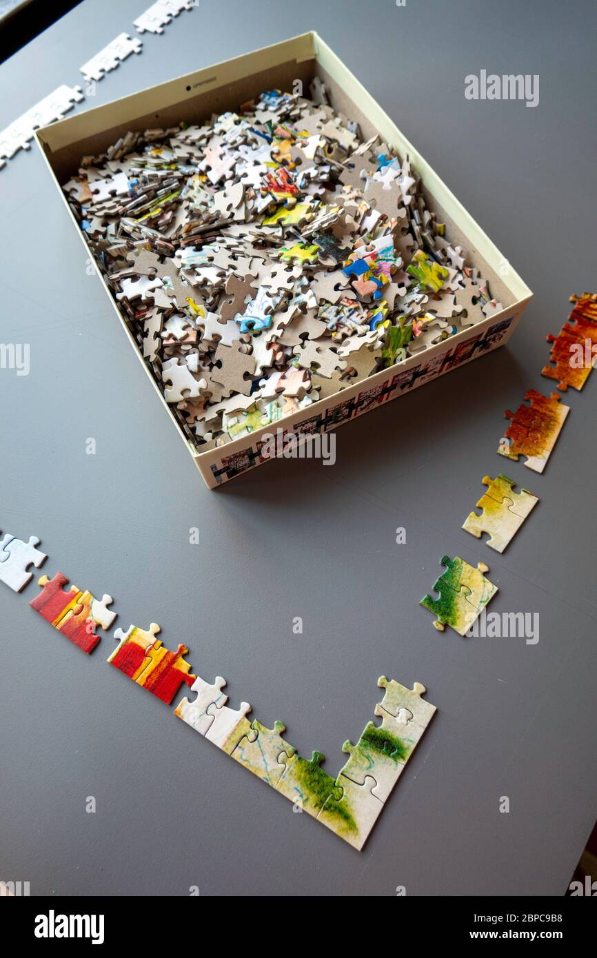 Jigsaw puzzle box hi-res stock photography and images - Alamy