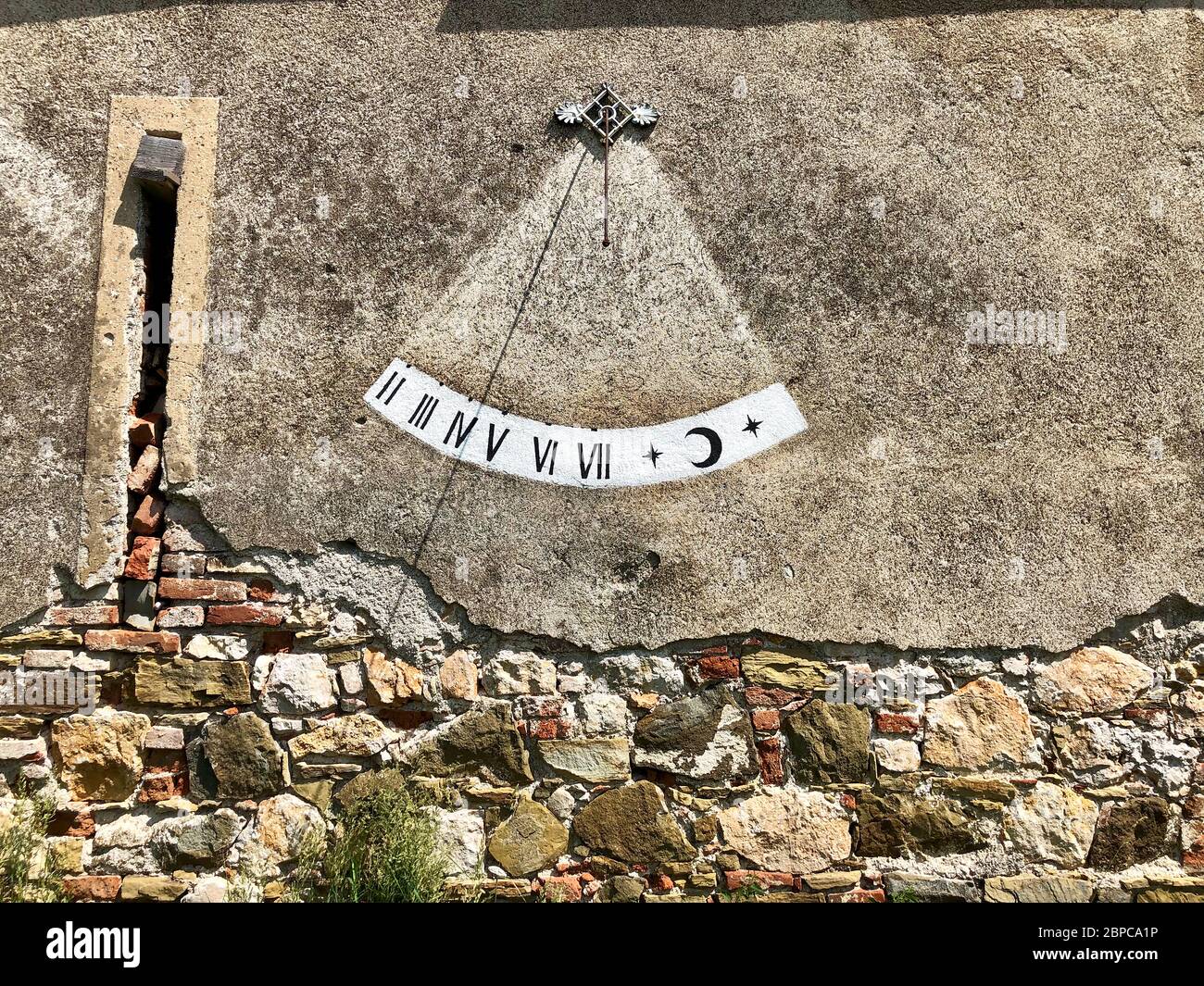 Sundial wall clock hi-res stock photography and images - Alamy
