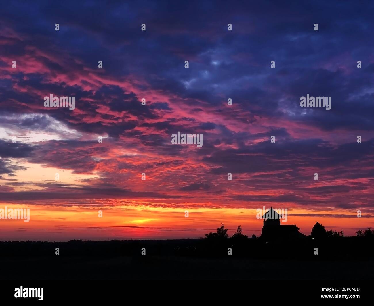 Violet sunset hi-res stock photography and images - Alamy