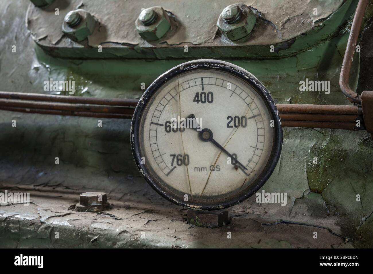 barometer on a old machine Stock Photo - Alamy