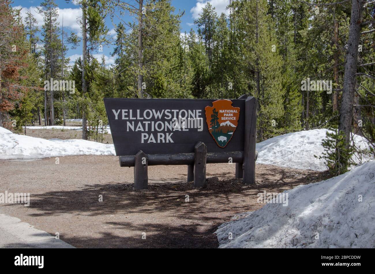 Yellowstone national park sign hi-res stock photography and images - Alamy