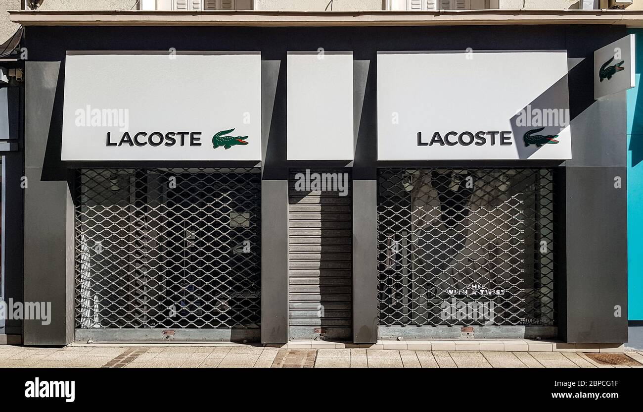 Closed storefront hi-res stock photography and images - Alamy