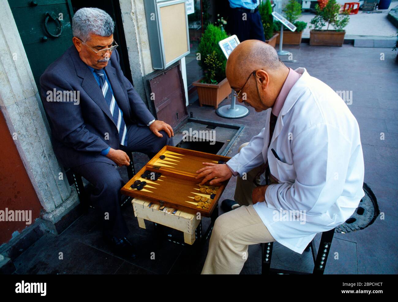 Istanbul Turkey Men Playing Backgammon in Square Nr Spice Bazaar Stock ...