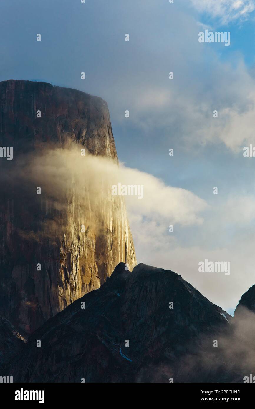 Mount asgard nunavut hi-res stock photography and images - Alamy