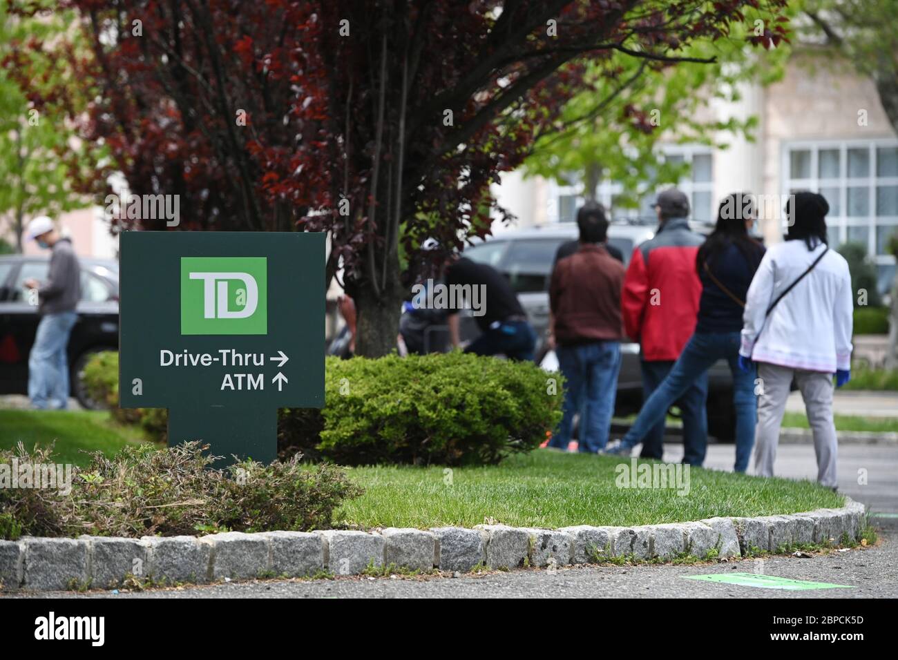 Bank tellers windows hi-res stock photography and images - Alamy