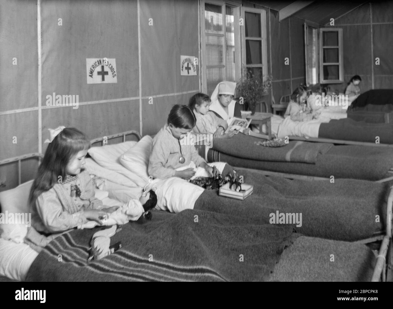 Red cross children hospital hi-res stock photography and images - Alamy