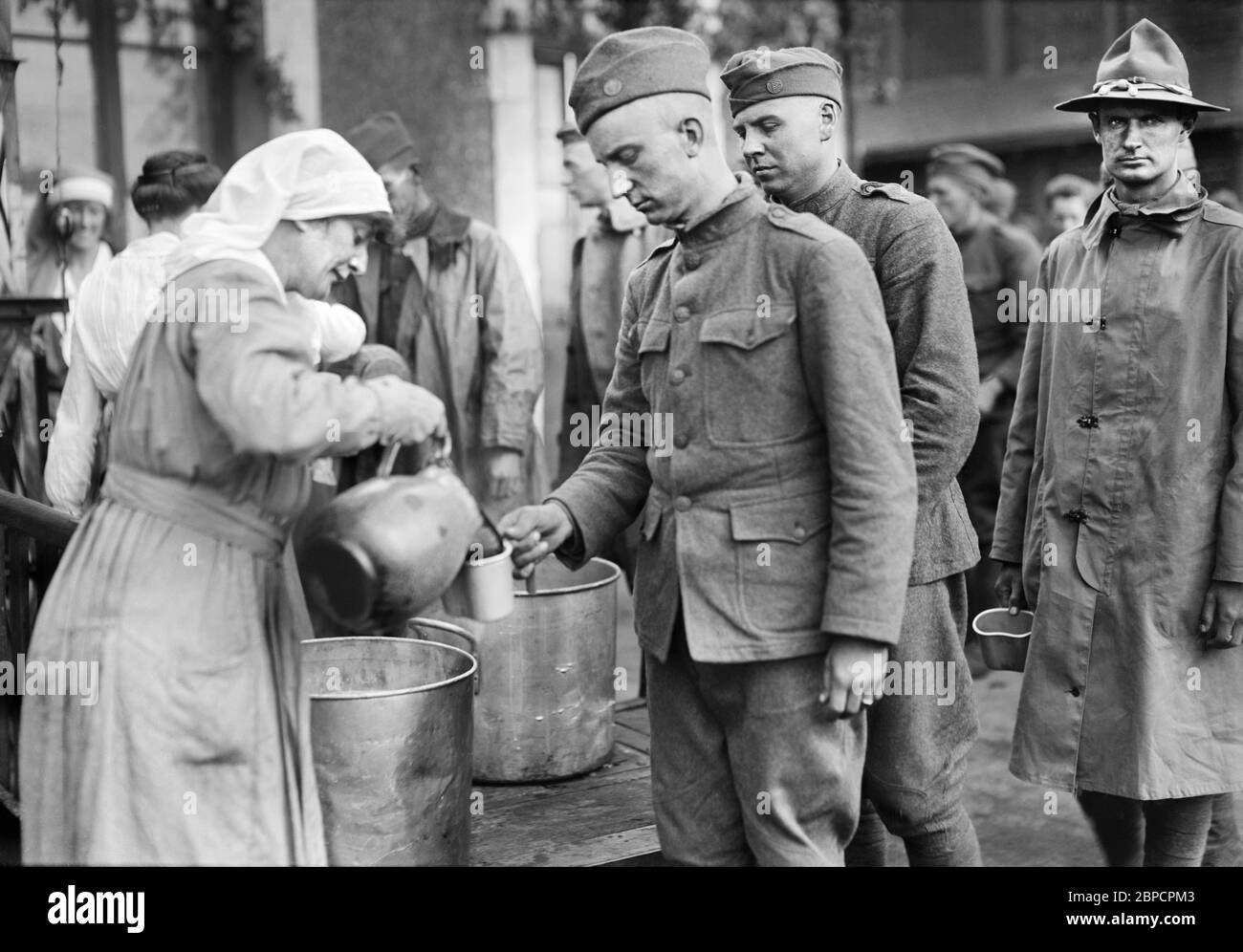 American soldiers at American Red Cross Canteen, St. Pierre des Corps ...
