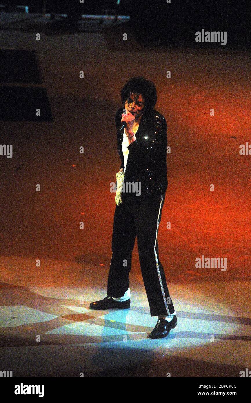 Michael Jackson In Concert At Madison Square Garden, NYC 09/10/01 ...