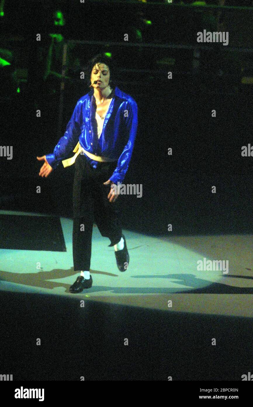 Michael Jackson In Concert At Madison Square Garden, NYC 09/10/01 ...
