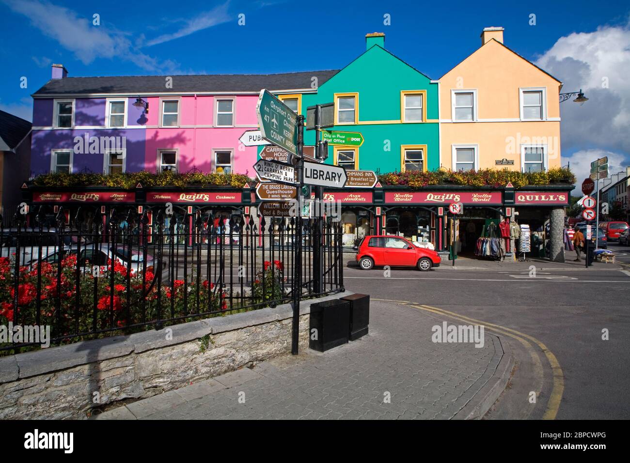 Quills store hi-res stock photography and images - Alamy