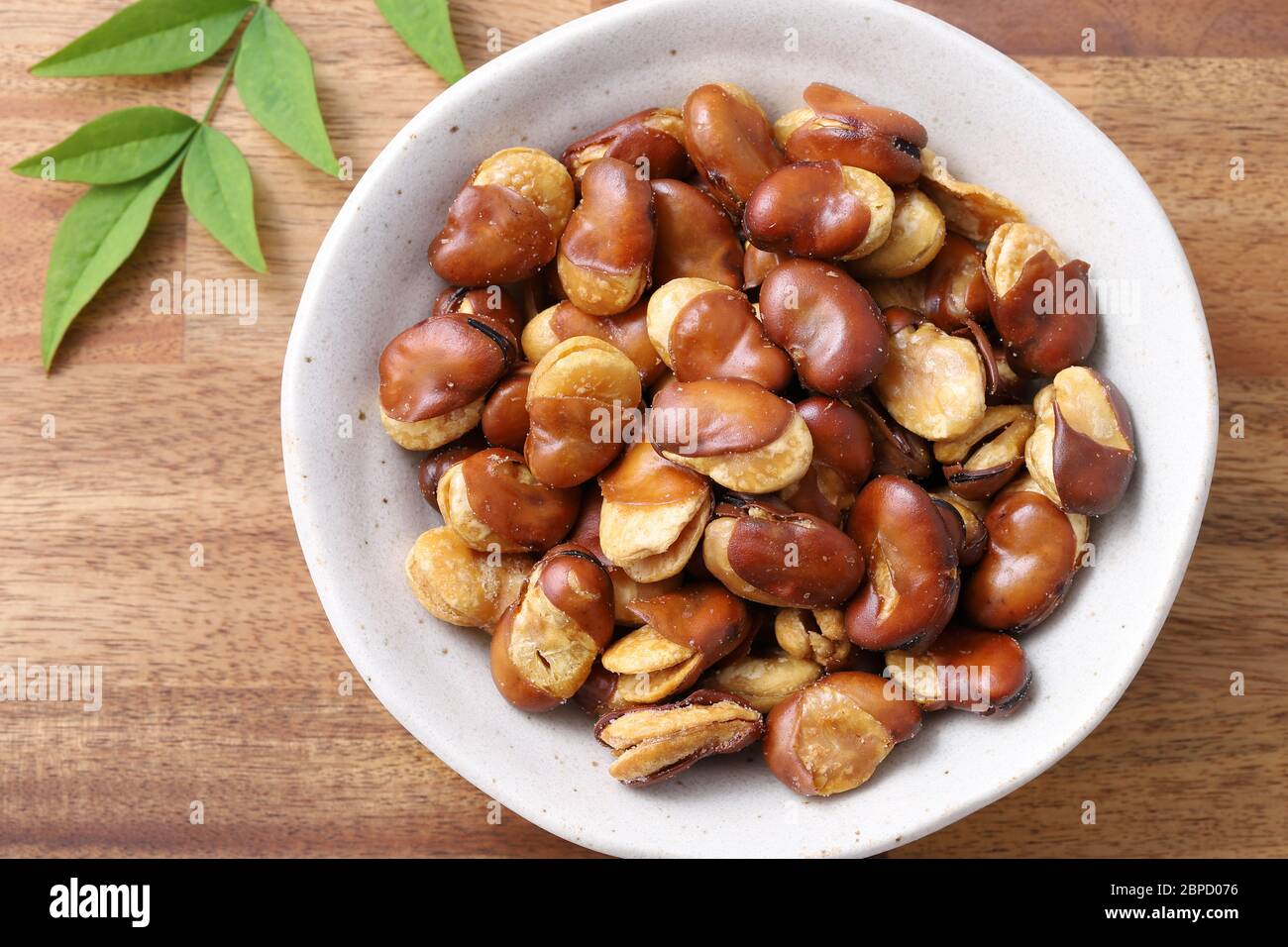 Japanese food, Snack of fried broad beans in a dish Stock Photo - Alamy