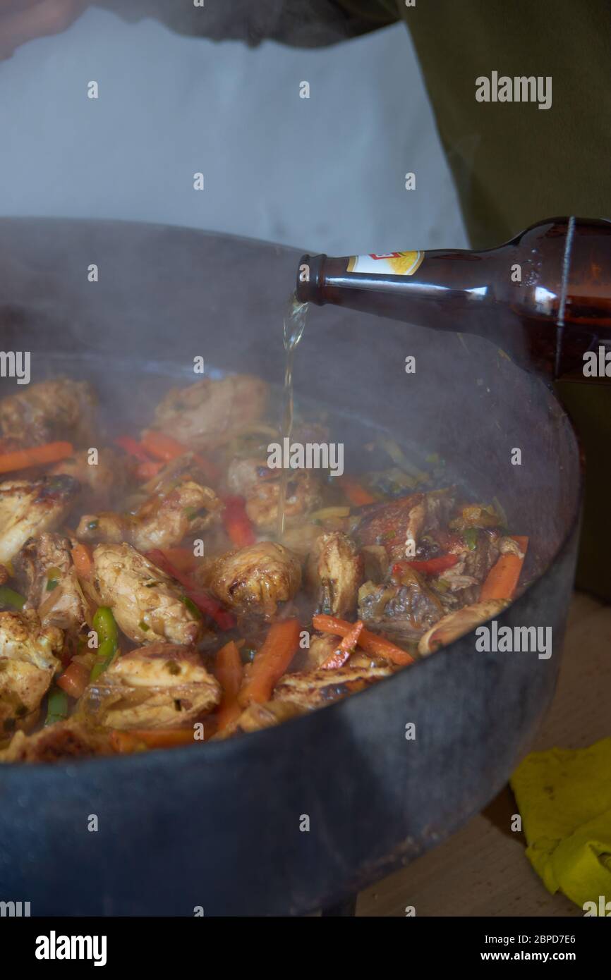 Chicken stew beer hi-res stock photography and images - Alamy