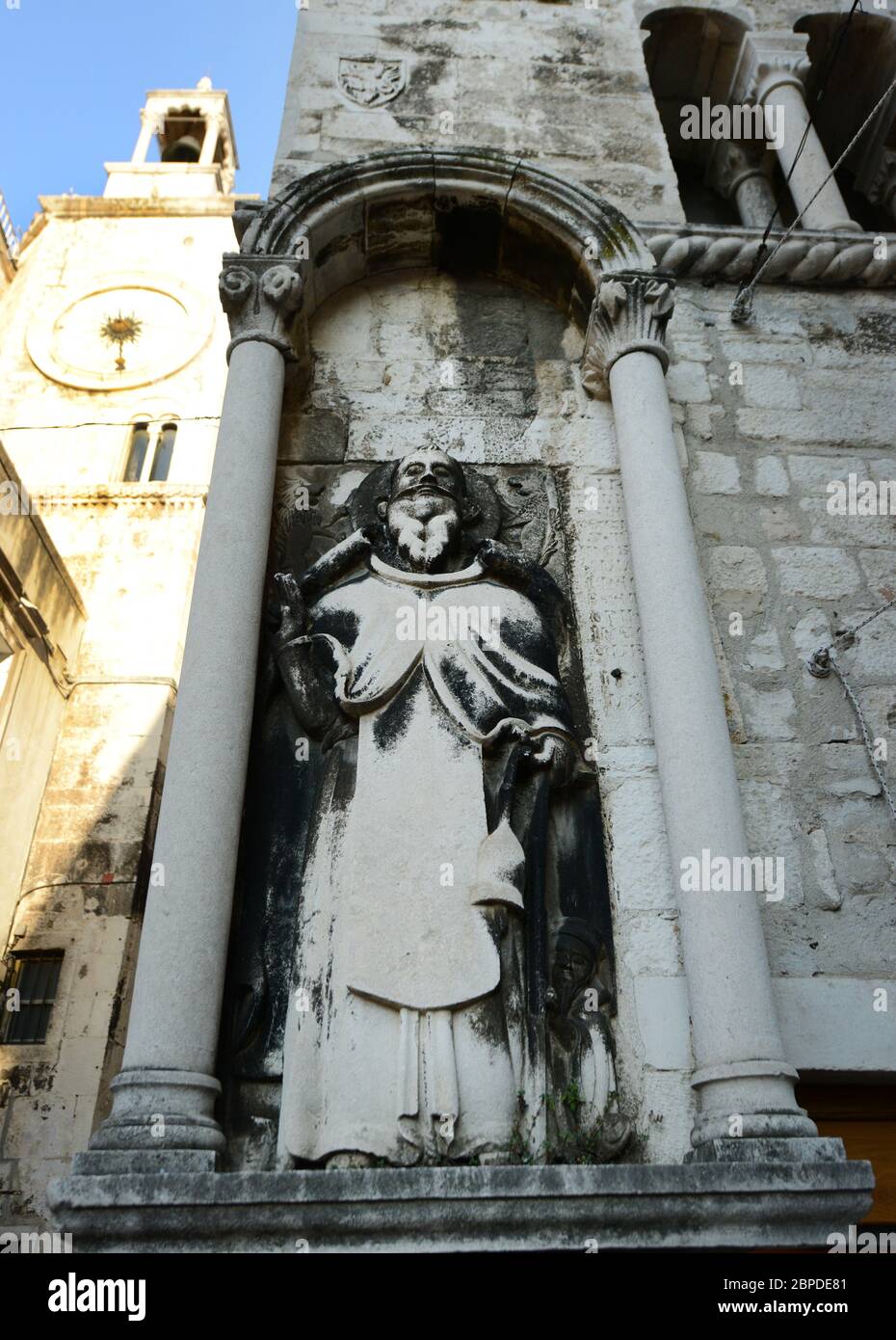 St anthony statue hi-res stock photography and images - Alamy